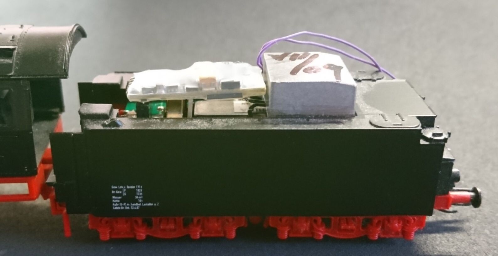 ZIMO MX649NL für Tillig BR01 (Spur TT) mit speziell umgebogenen Steck, 115,00